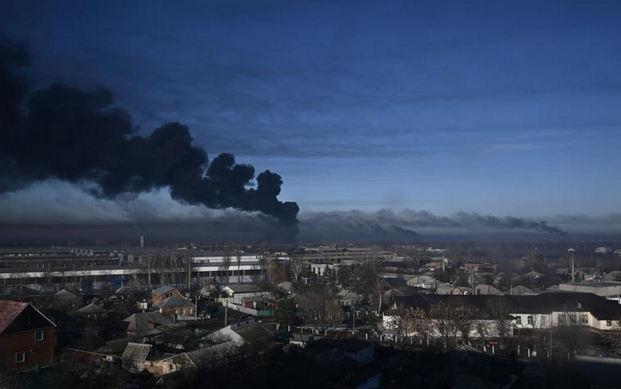 Russian forces penetrate the Ukrainian capital and attack an airport